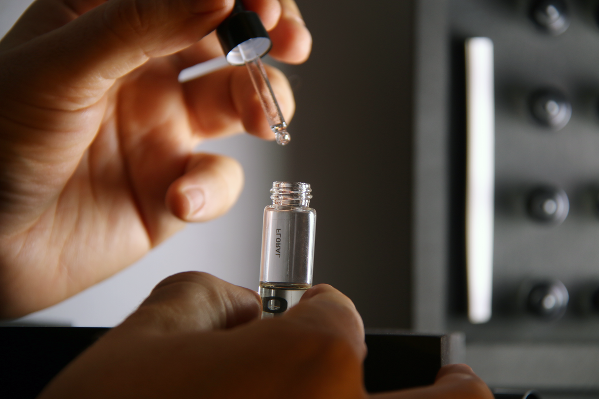 Why use alcohol inside perfume? – Oo La Lab